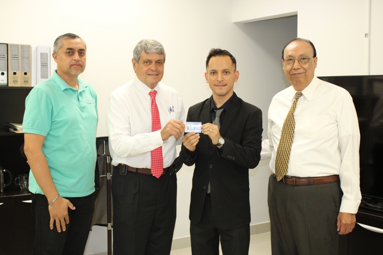 Otorga SEyD primera cédula profesional estatal a mexicano egresado de ...